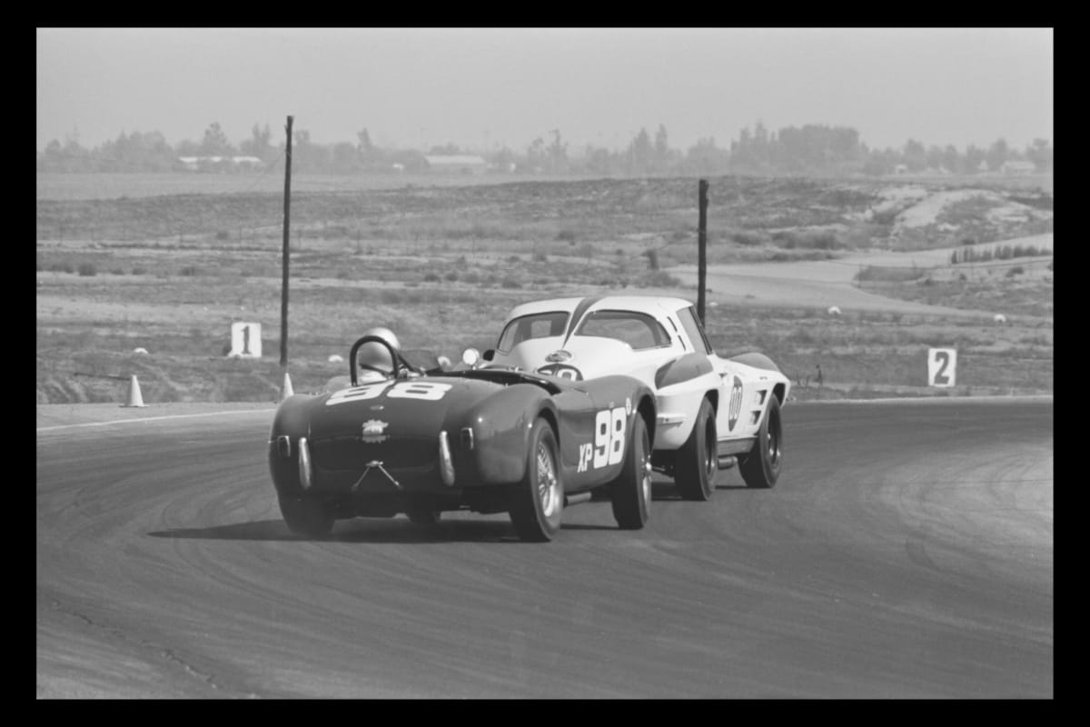 Shelby Cobra and Chevrolet Corvette Stingray in 3-Hour Endurance Race ...