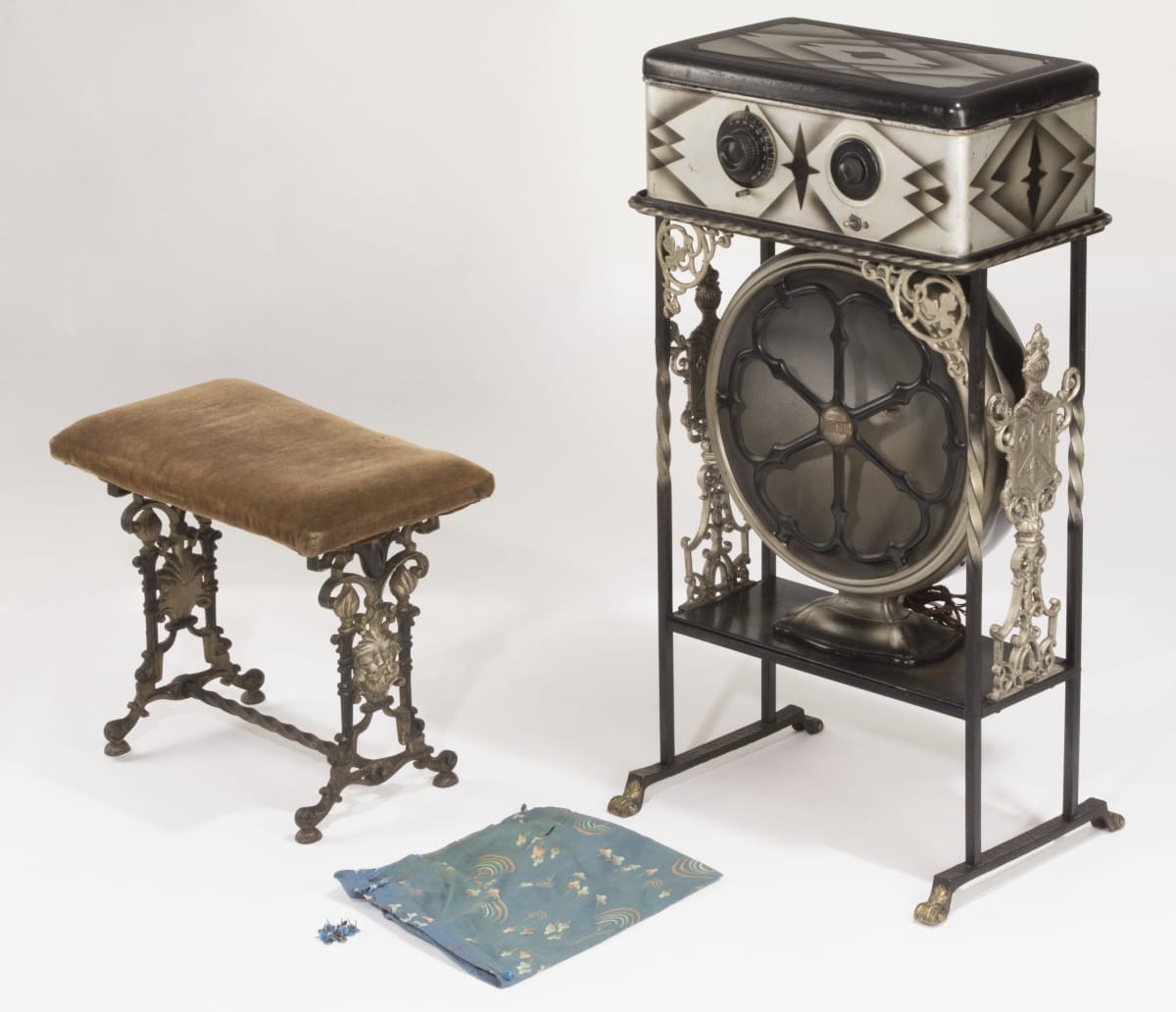 Atwater Kent "Modernistic Style" Radio Receiver, Model 37, 1928 - The ...