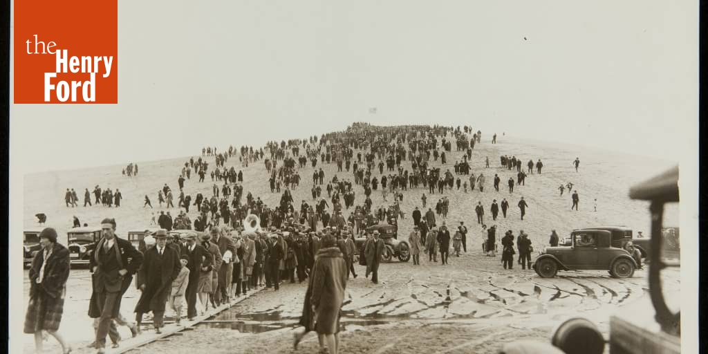 Crowds at 25th Anniversary of First Flight, Kill Devil Hills, North ...